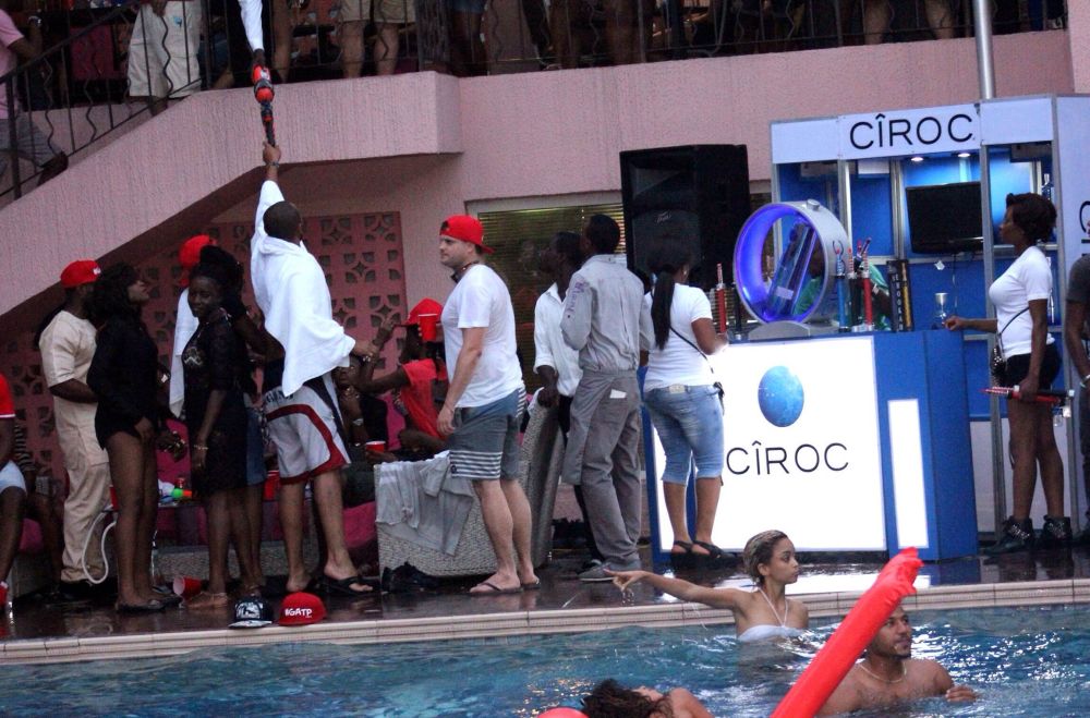 From the Penthouse to the Poolside! See Fun Pics from Grill at the Pool ...