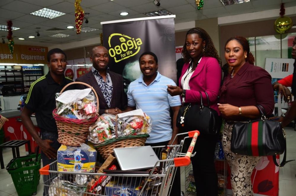 Free Goods, No Limits! Shoppers Fill their Carts in 2 Minutes at ...