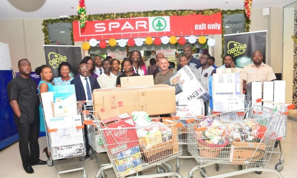 Free Goods, No Limits! Shoppers Fill their Carts in 2 Minutes at ...