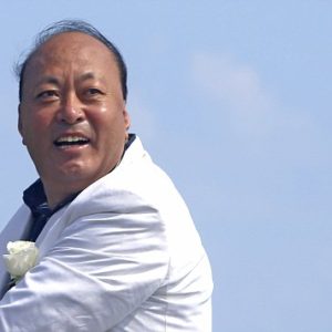Chinese Billionaire Takes 6,400 of his Staff on Holiday to France ...