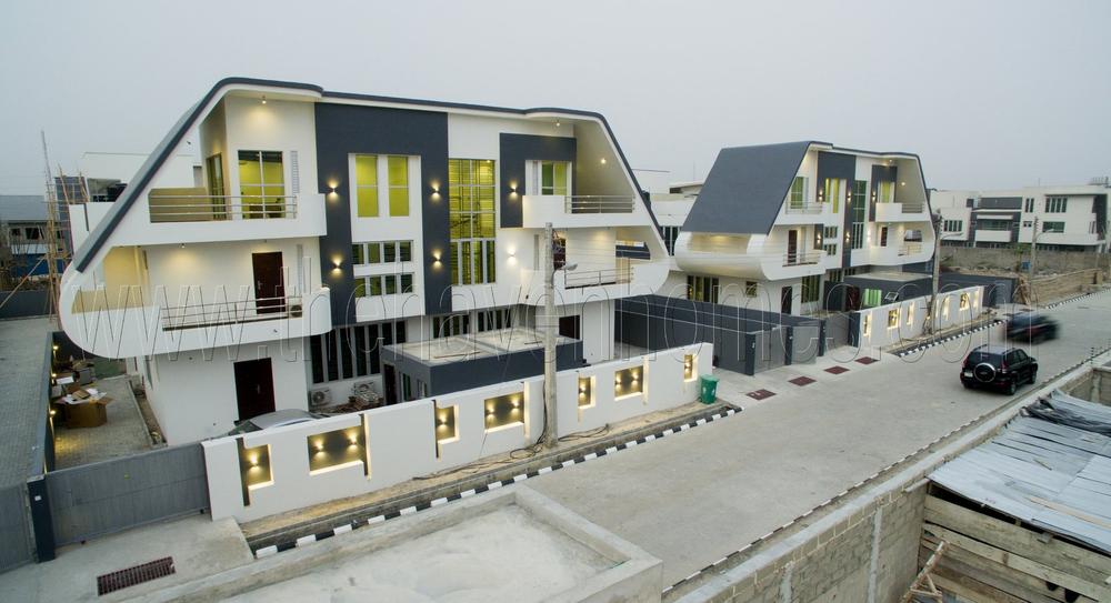 Winning! See Beautiful Lekki Estate Where 2Baba Was Honored With A ...