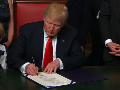 #InaugurationDay: Donald Trump Signs First Law as U.S. President ...