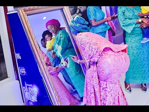 Photo Booth Mirror and Your Dream Nigerian Wedding | BellaNaija