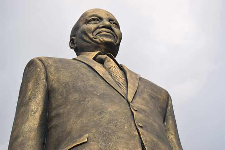 Okorocha unveils Giant Statue of Jacob Zuma in Owerri | BellaNaija