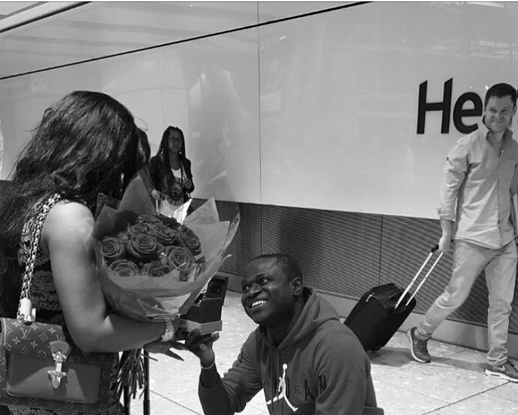 Jeweler Malivelihood proposes to Girlfriend Deola Smart with ₦56 ...