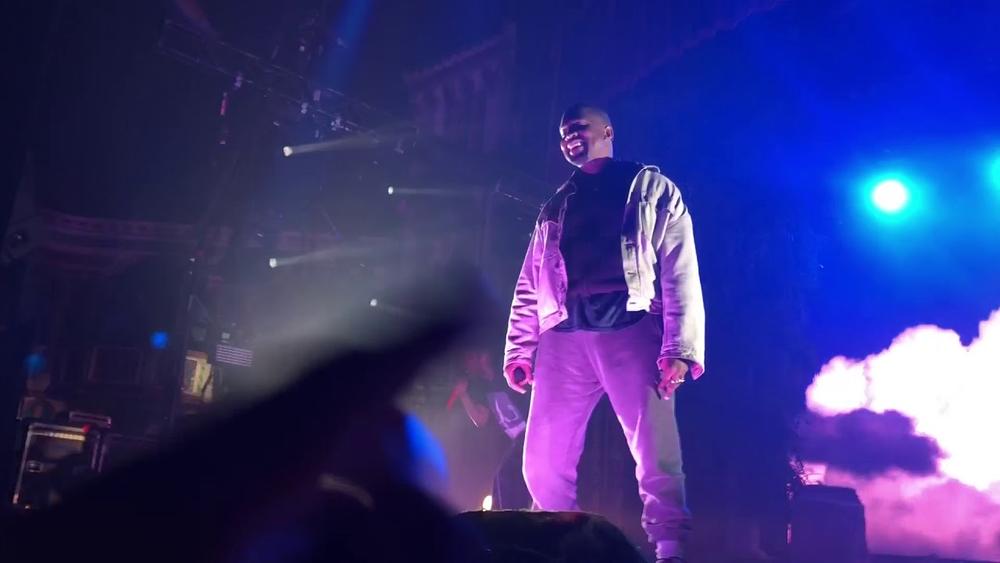 Kanye West makes first appearance in a Year at Kid Cudi's concert ...