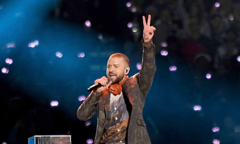 Justin Timberlake performs duet with Prince's Hologram at the Super ...