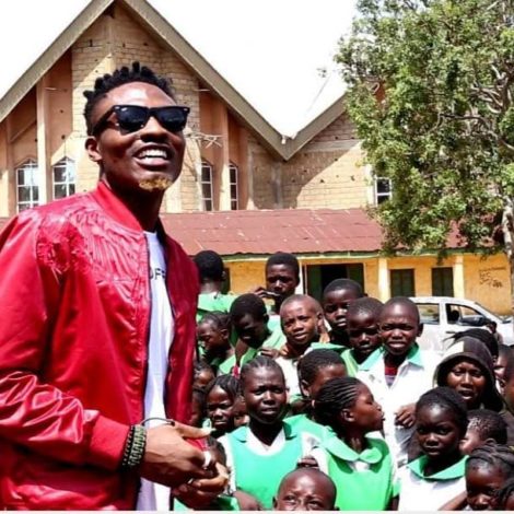 Efe Money Drops Visuals for "Aye Mé" off EP "Une Bounce" | BellaNaija