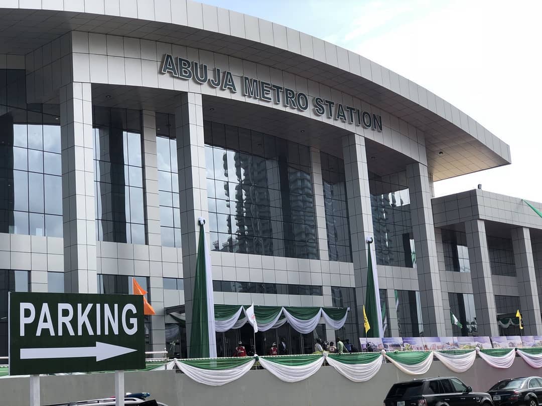 President Buhari commissions Abuja Light Rail | BellaNaija