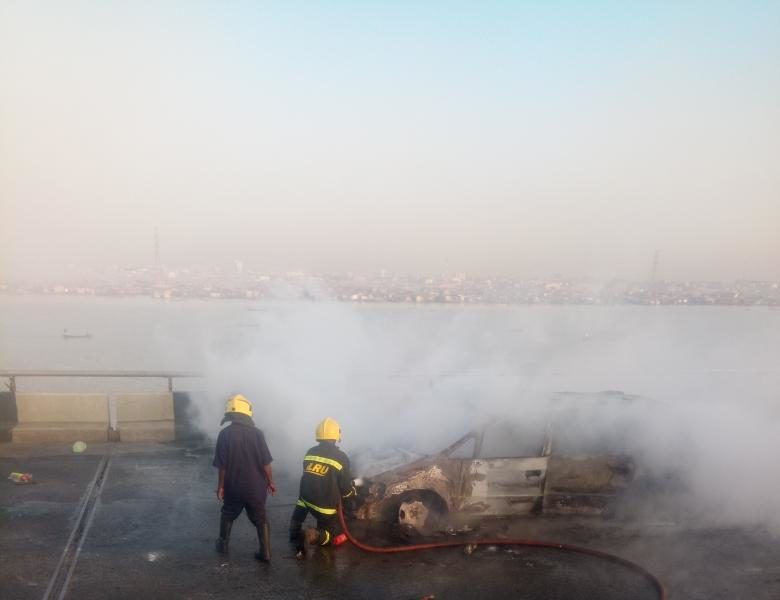 Burning Minivan causes Backlog of Traffic on Third Mainland Bridge ...