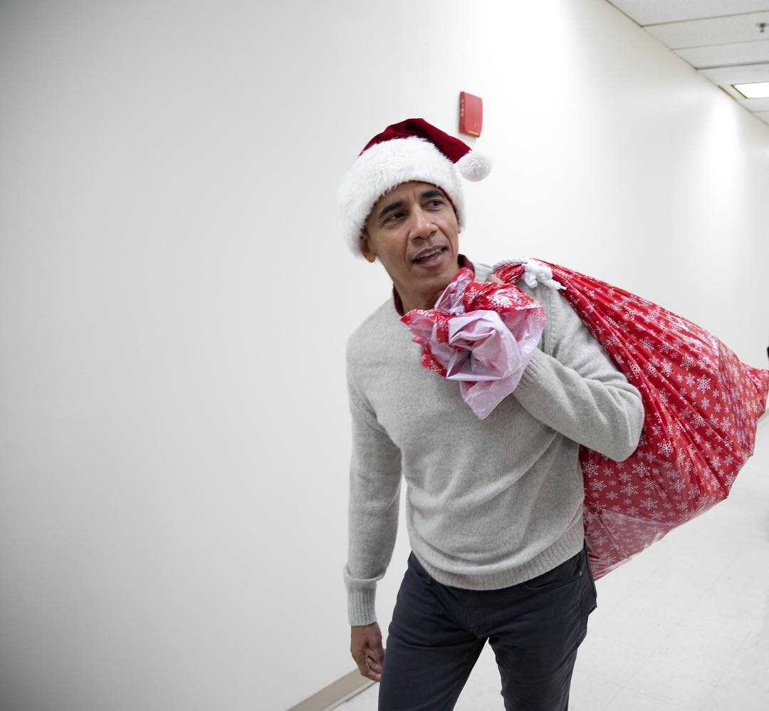 Barack Obama makes for a cool Santa Claus as he visits the Children's ...