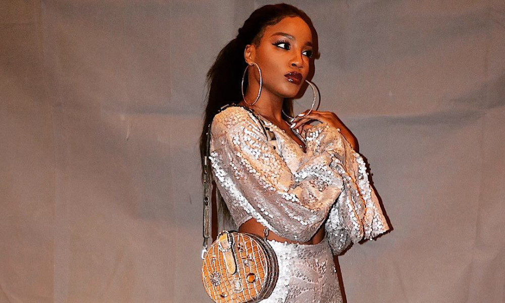 Seyi Shay Was Stunning in Silver Sequins At The Warri Again Concert ...