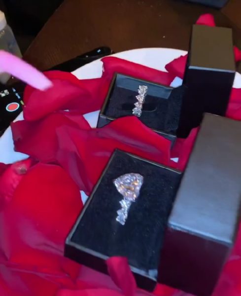 See the Huge Diamond Ring Cardi B got from Offset for her 27th Birthday ...