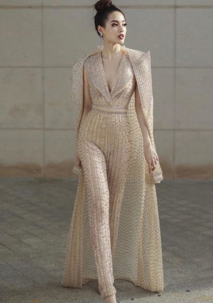 Heres A Fashion Guide To Nail The Theme At The Living In Bondage 2276