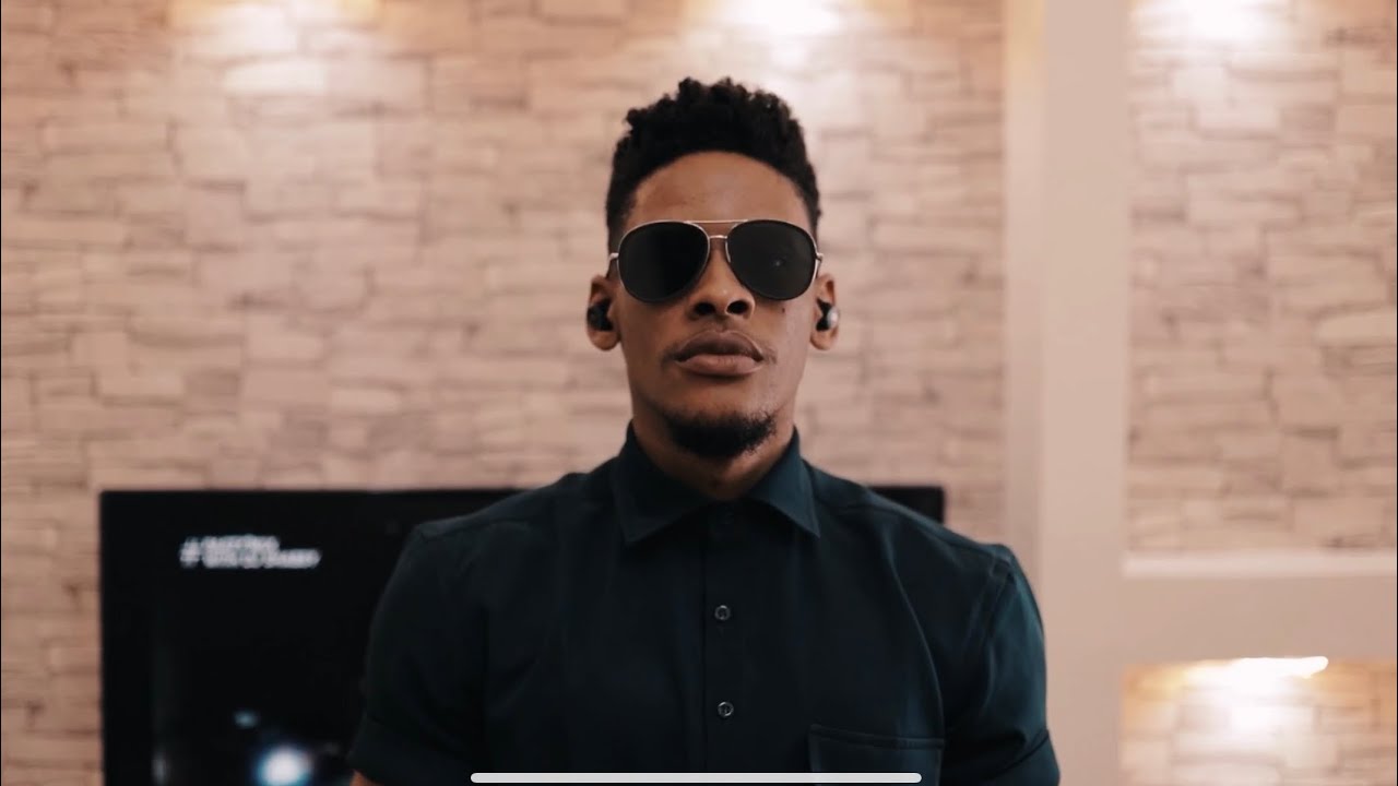 Elozonam & Enkay pair up for this Hilarious Skit "D-1000 Robot for ...