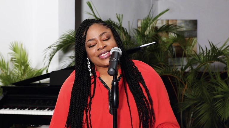WATCH Sinach give an Acoustic Rendition of "You Satisfy My Heart ...