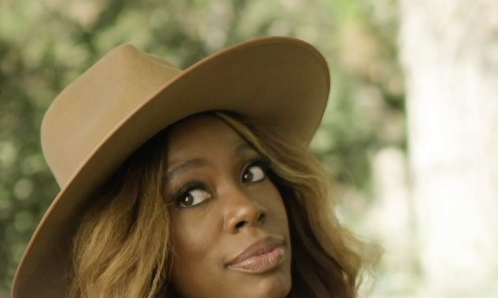 This Is What Happened When Yvonne Orji met Molly from "Insecure" for ...