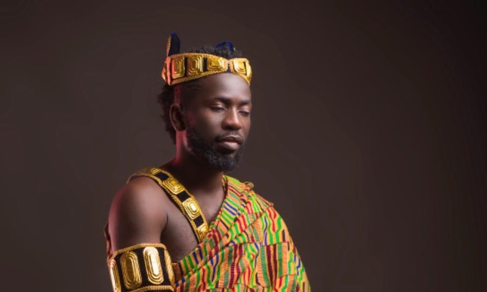 Lee Ada'Eze: What Bisa Kdei's "Grandpa Me Nie" feature on "Jingle ...