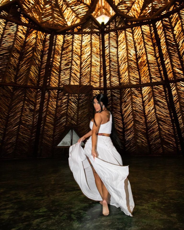 Love, Beach & Fun! Cardi B & Offset are Having a Lovely Baecation ...