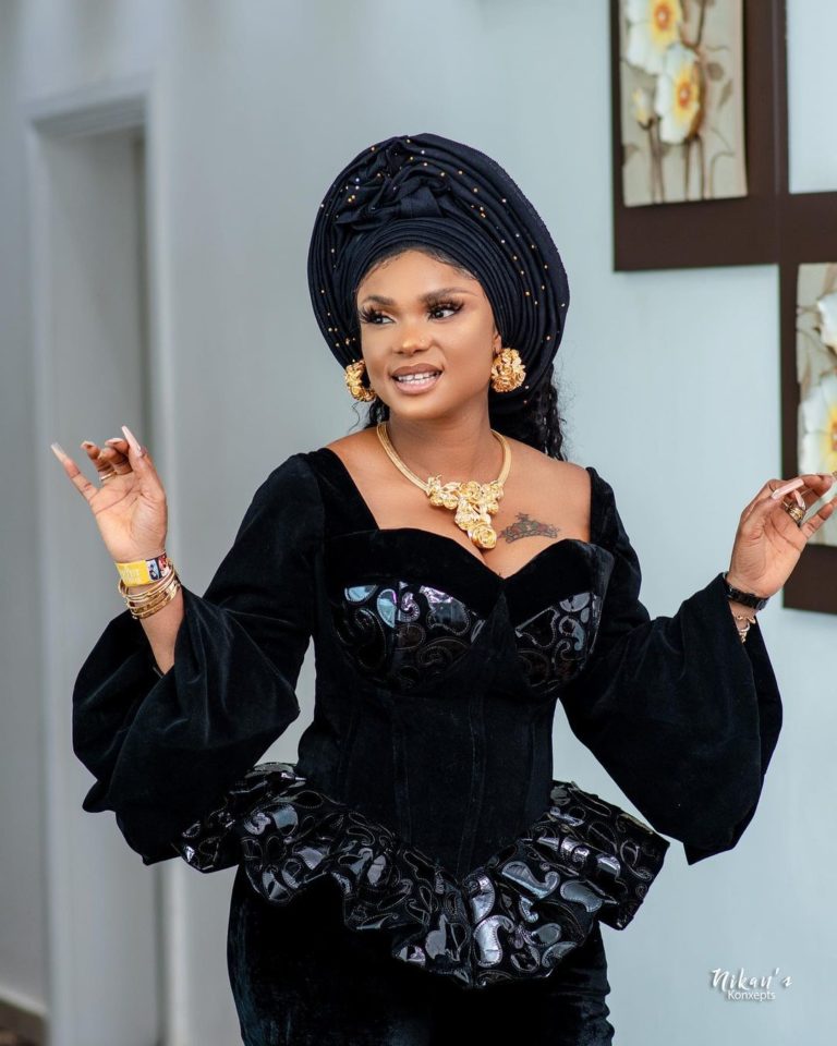 #TheArtistAndHisMuse2021: All the #AsoEbiBella Guests at Toyin Lawani ...