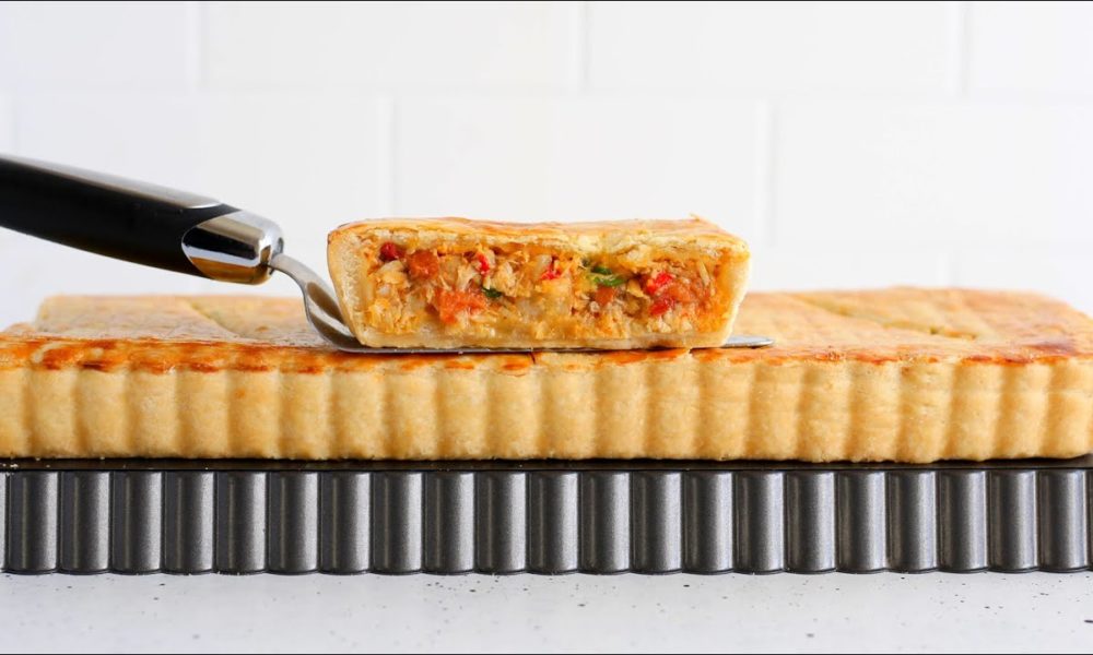 This Deep Dish Chicken Pie Recipe by Kikifoodies is the Ultimate ...