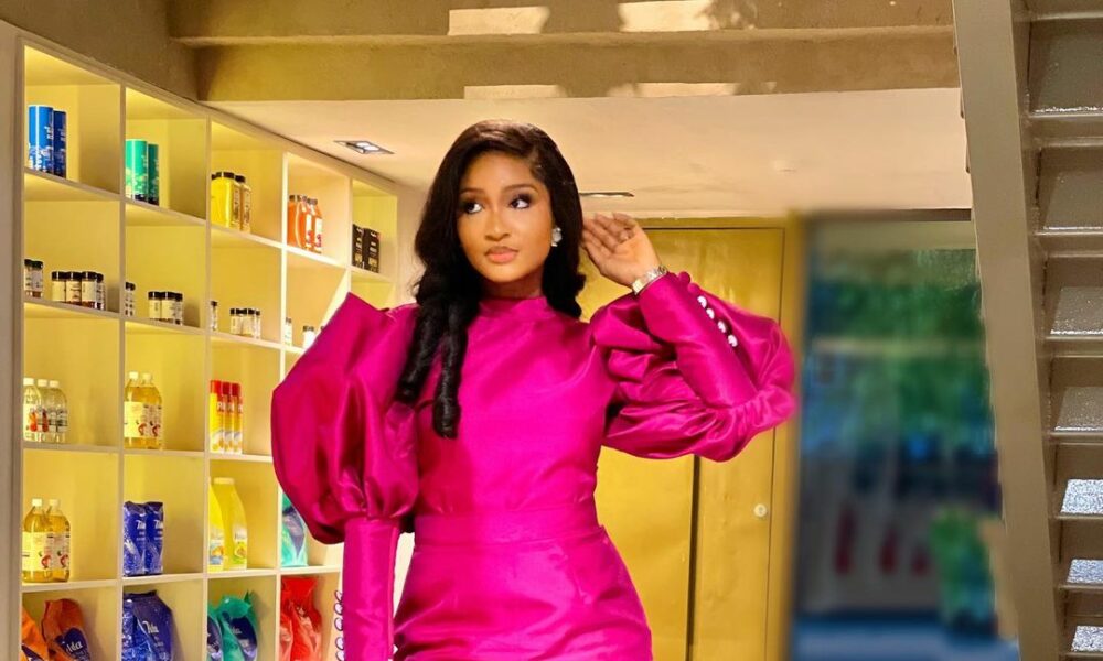 7 Chic & Vibrant Looks To Inspire Your Week in Style – Thanks Powede ...