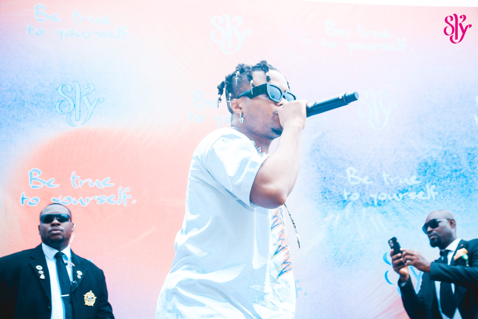 Alex Unusual urges Teen Girls to be 'True to Themselves' by taking the ...