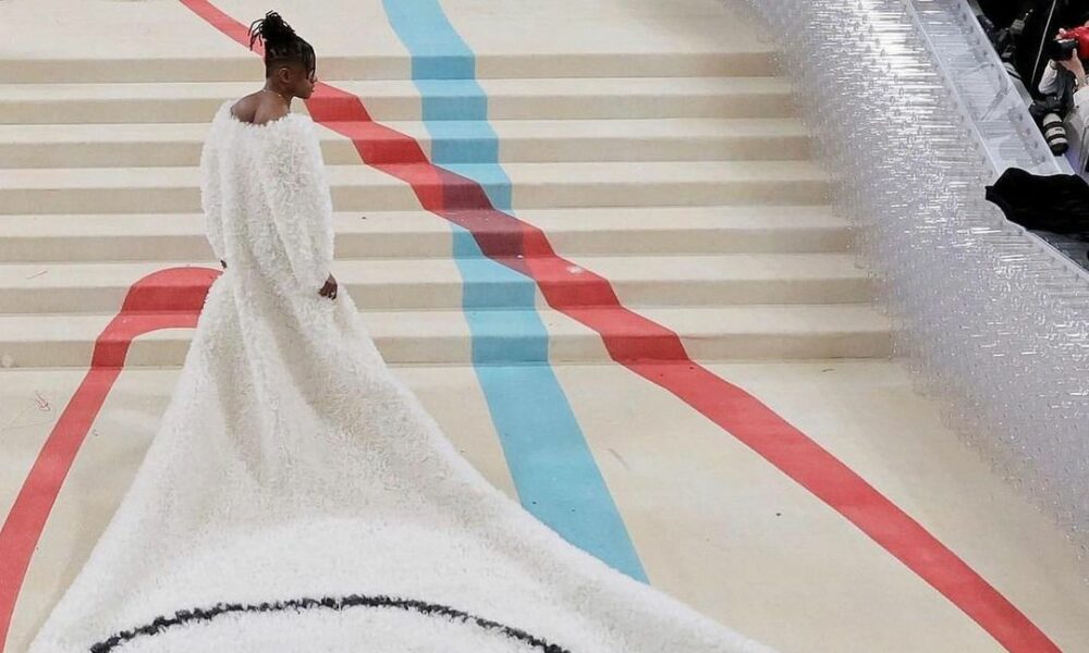 Nigerian Styles Hollywood Actor In 5000 Metres Silk Chiffon Balmain ...