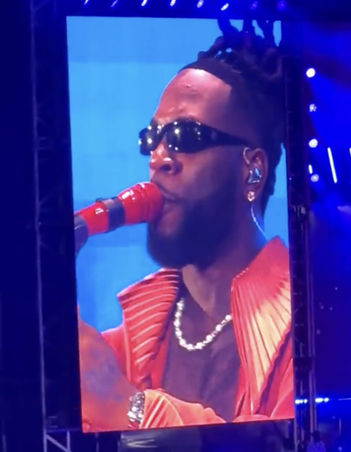 Burna Boy Delivers Historic Performance At The Sold Out London Stadium ... Burna Boy Delivers Historic Performance At The Sold Out London Stadium ...