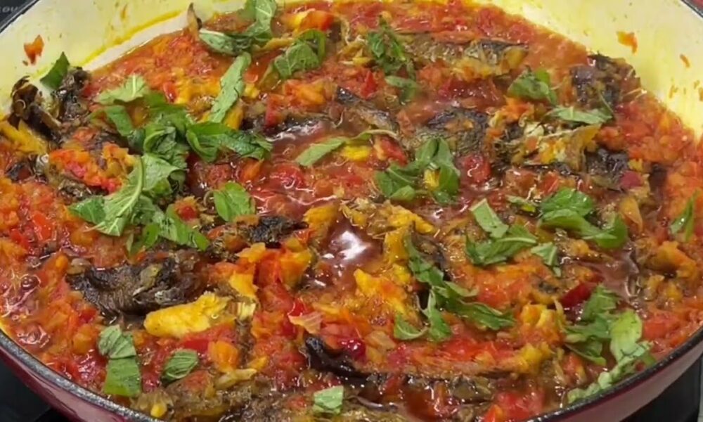 Dolapo Grey Shares Her Pocket-Friendly Stew Recipe | BellaNaija