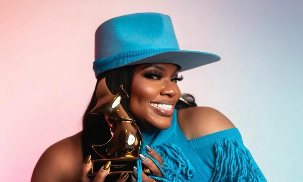 ICYMI: Turquoise Looked Good On Tasha Cobbs Leonard At The GMA Dove ...
