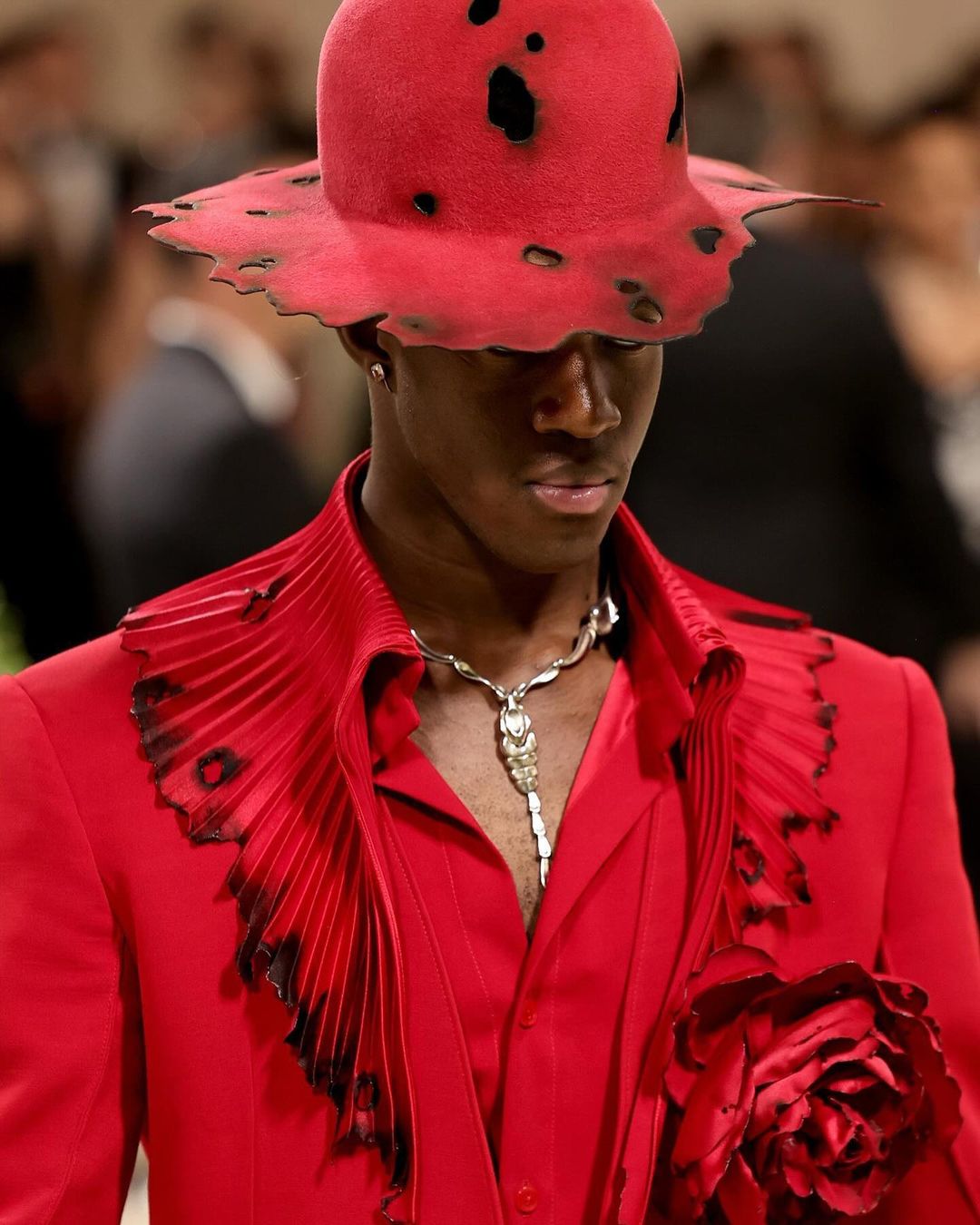 You Have To See Wisdom Kaye's Showstopping Burnt Red Rose Look For The ... You Have To See Wisdom Kaye's Showstopping Burnt Red Rose Look For The ...