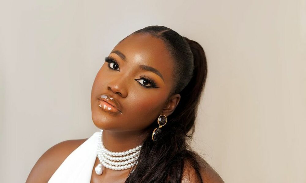 Catherine Onoja's Classic Ponytail & Winged Eyeliner is the Perfect Inspo for Your Next Lunch ...