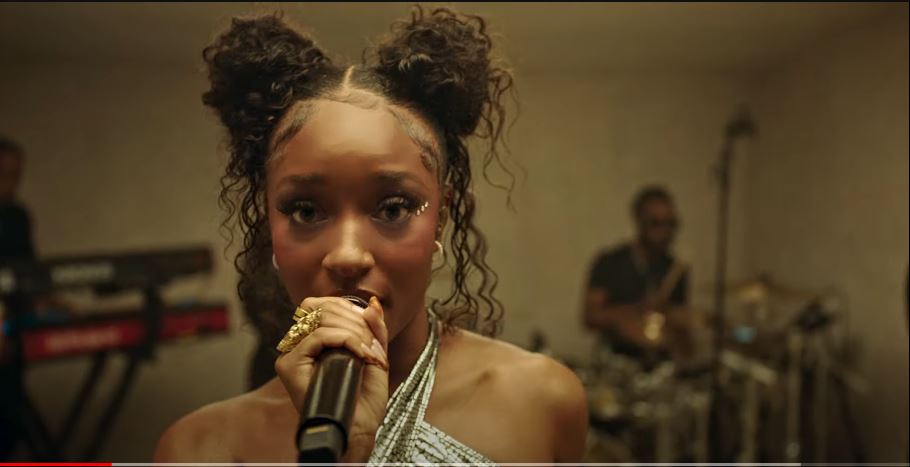 Ayra Starr Shines in "Commas" Live Performance at Vevo Studio | BellaNaija