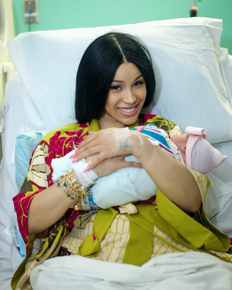 "The Prettiest Lil Thing": Cardi B Introduces Her Newborn Daughter in ...