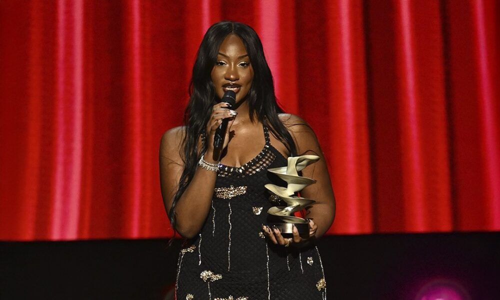 Tems Wowed Us All with Grace & Style as She Accepts Award on Behalf of ...