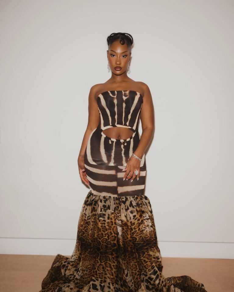 Tems’ Face Card and Star Power Lit Up Jay-Z & Beyoncé’s Gold Party ...
