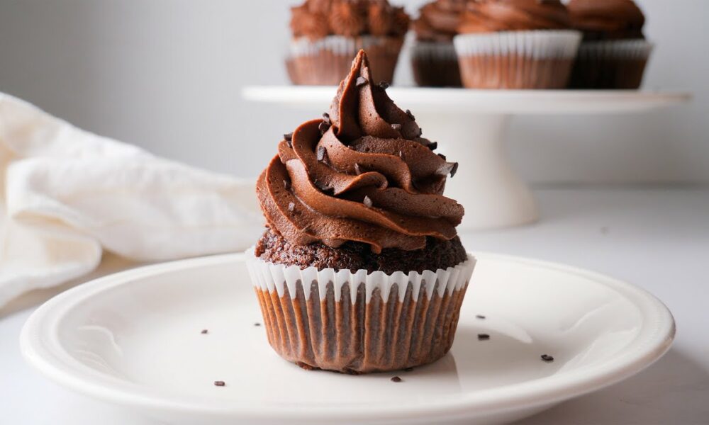 This damp chocolate cupcake recipe by Spice Bangla is so good ...