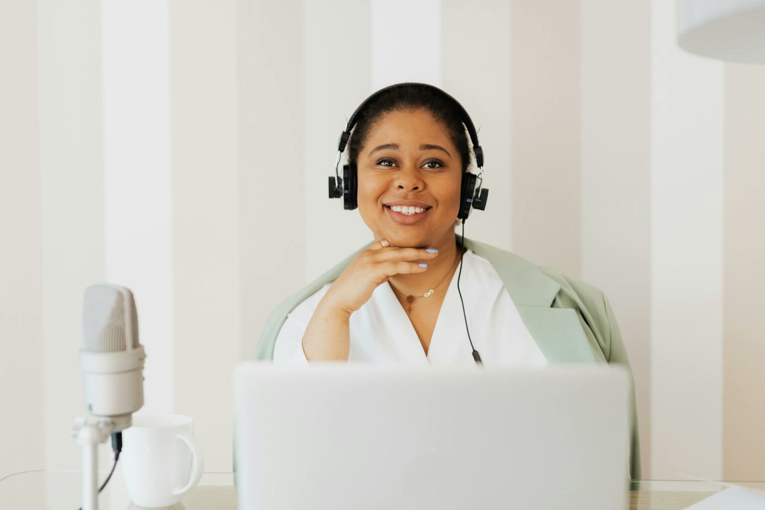 From Unmuted Mics to Screen Shares—These Embarrassing Work Moments Are ...