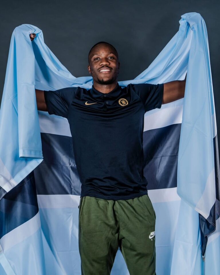 Letsile Tebogo and Relay Team Honoured on Botswana’s Golden Jubilee 50 Pula Note | BellaNaija